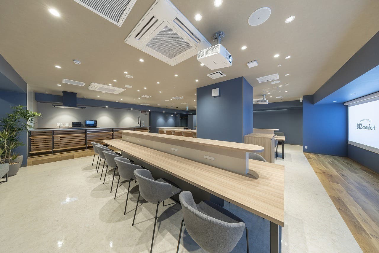 【北浜駅徒歩4分】最大50名｜オープンキッチン付きイベントスペース｜大型スクリーン3台完備｜セミナー・懇親会にの写真5