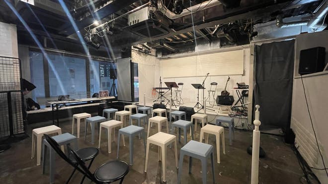 JR新大久保駅から徒歩2分のライブハウス/カフェイベントも可の写真1