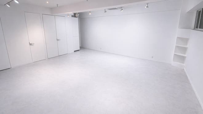 南青山・表参道駅徒歩3分/白を基調とした天井高のギャラリースペースの写真2