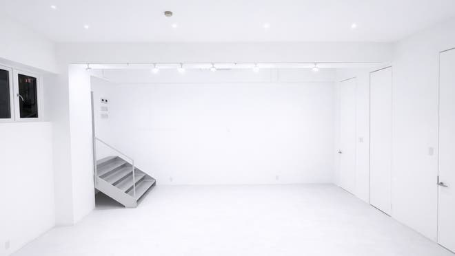 南青山・表参道駅徒歩3分/白を基調とした天井高のギャラリースペースの写真4