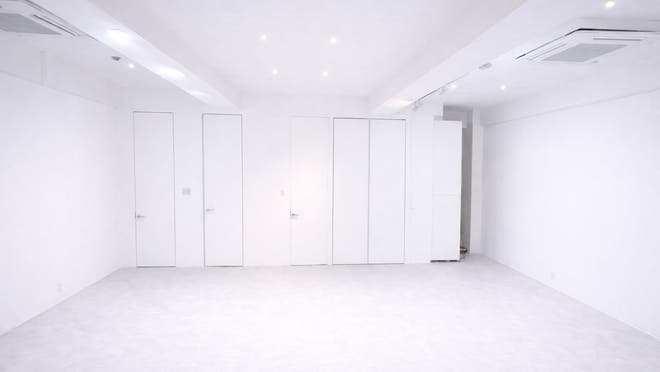 南青山・表参道駅徒歩3分/白を基調とした天井高のギャラリースペースの写真5