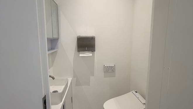 南青山・表参道駅徒歩3分/白を基調とした天井高のギャラリースペースの写真7