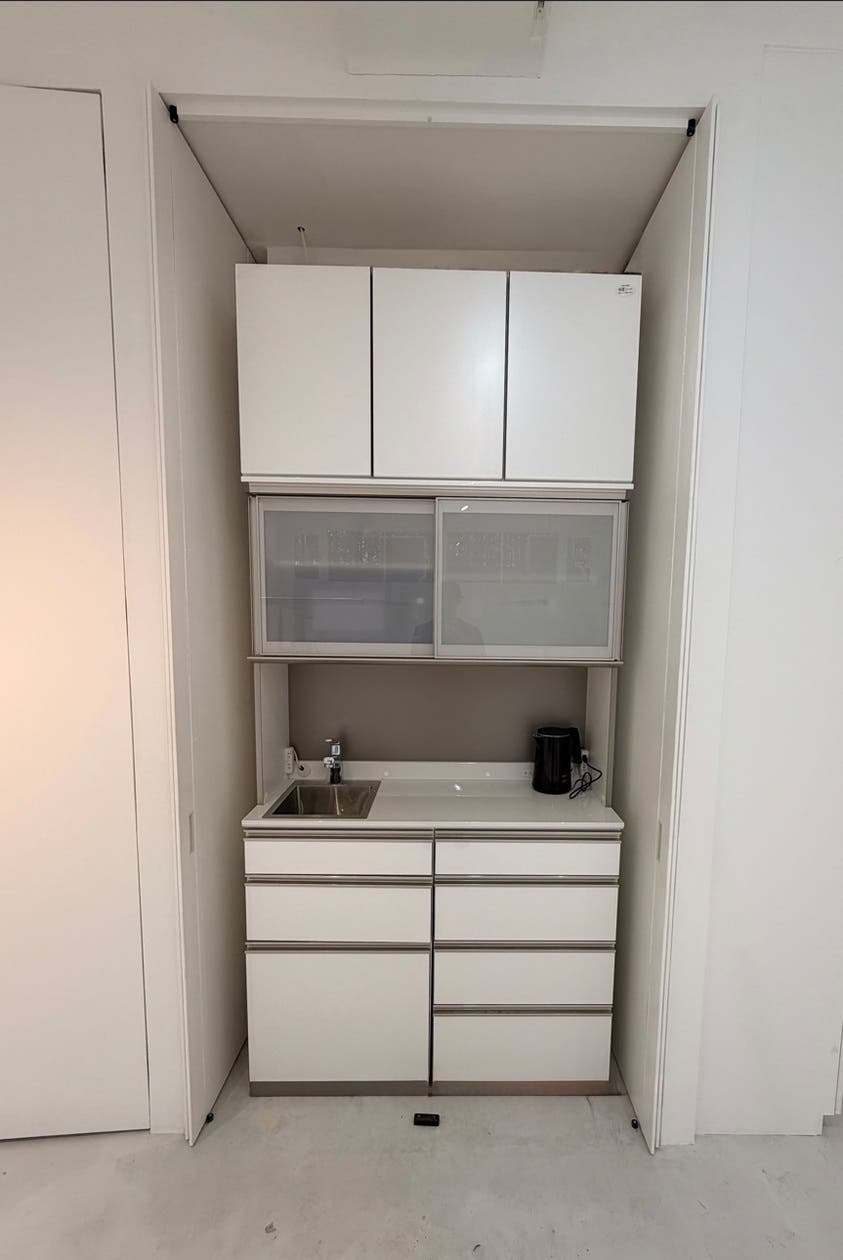 南青山・表参道駅徒歩3分／白を基調とした天井高のギャラリースペースの写真8