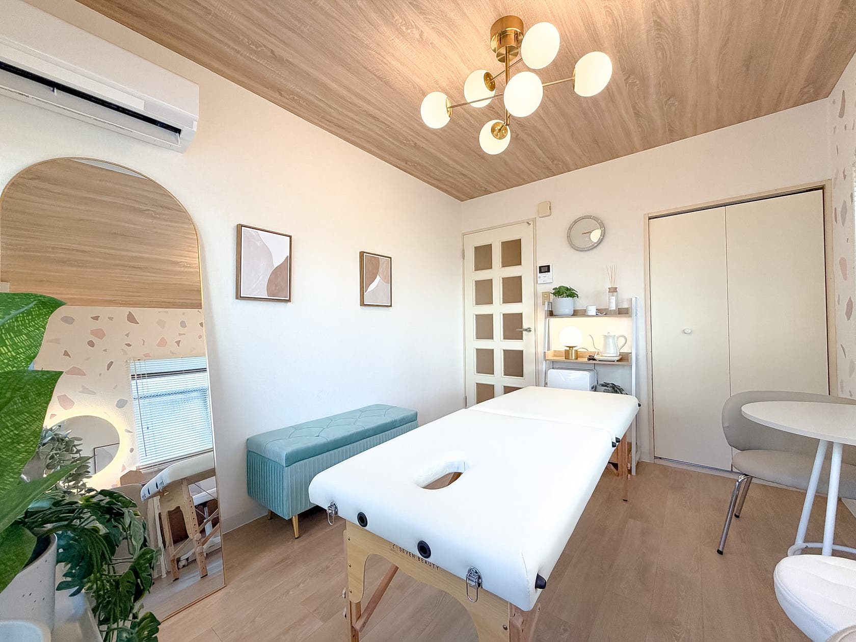 平塚レンタルサロン｜無料駐車場＆駐輪場｜施術ベッド・ヨガ可｜明るい角部屋｜心と身体を整えるの写真4
