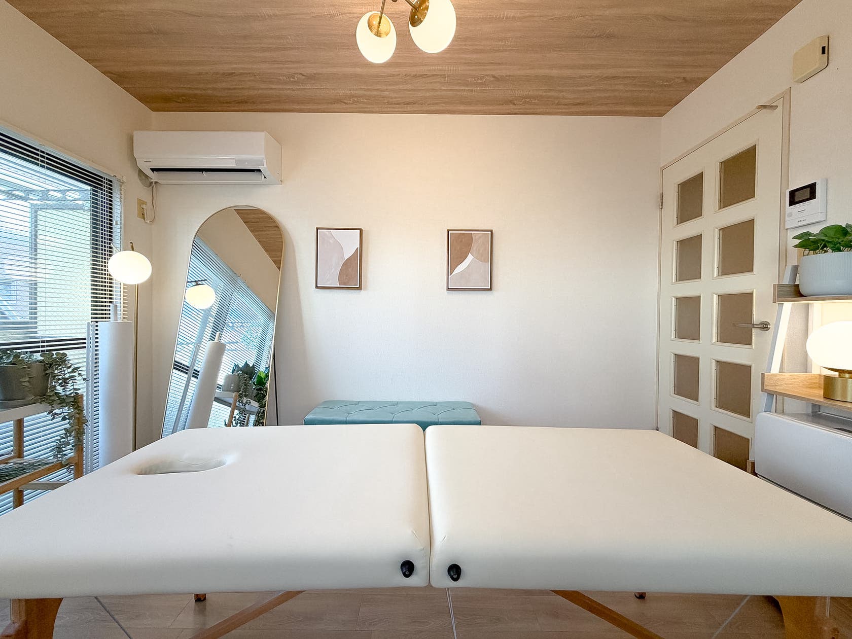 平塚レンタルサロン｜無料駐車場＆駐輪場｜施術ベッド・ヨガ可｜明るい角部屋｜心と身体を整えるの写真5