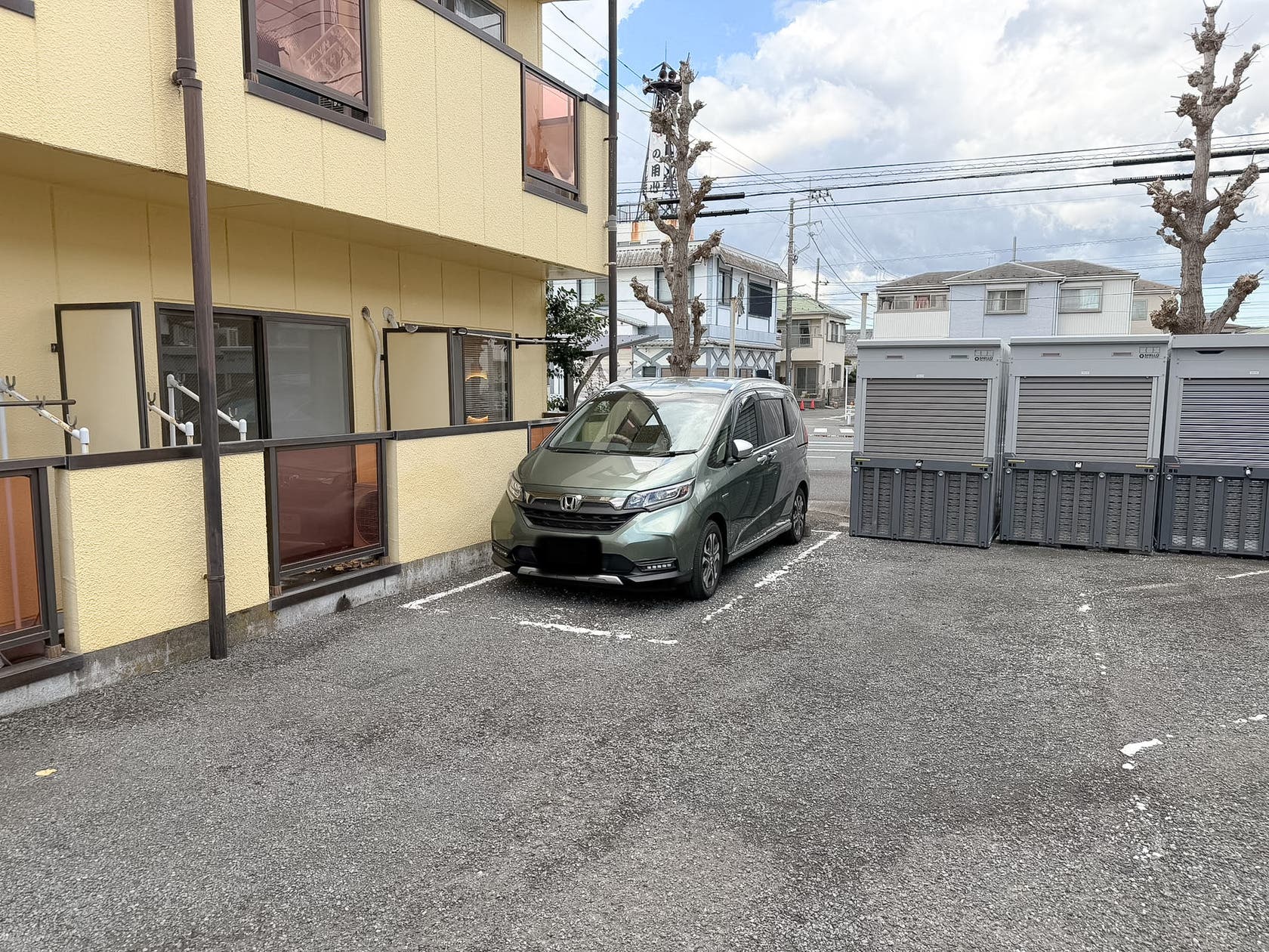 平塚レンタルサロン｜無料駐車場＆駐輪場｜施術ベッド・ヨガ可｜明るい角部屋｜心と身体を整えるの写真6