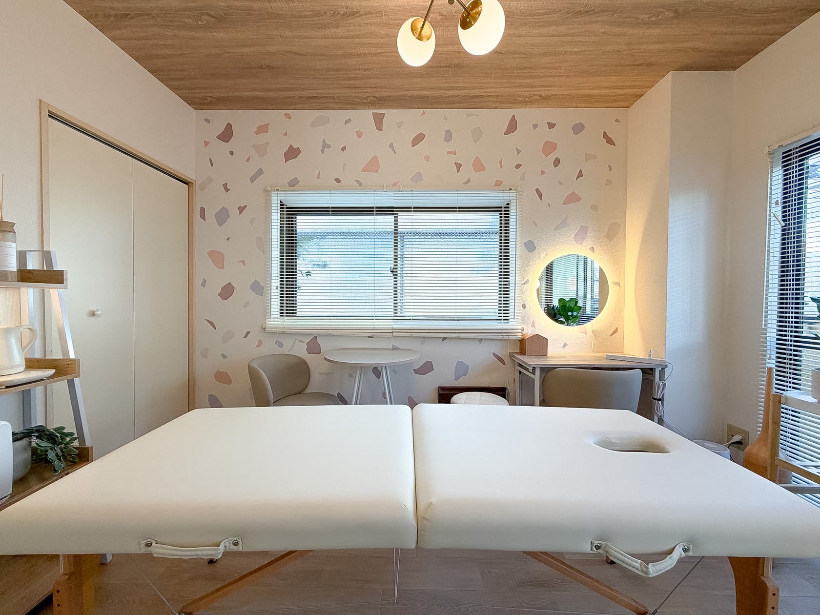 平塚レンタルサロン｜無料駐車場＆駐輪場｜施術ベッド・ヨガ可｜明るい角部屋｜心と身体を整えるの写真10