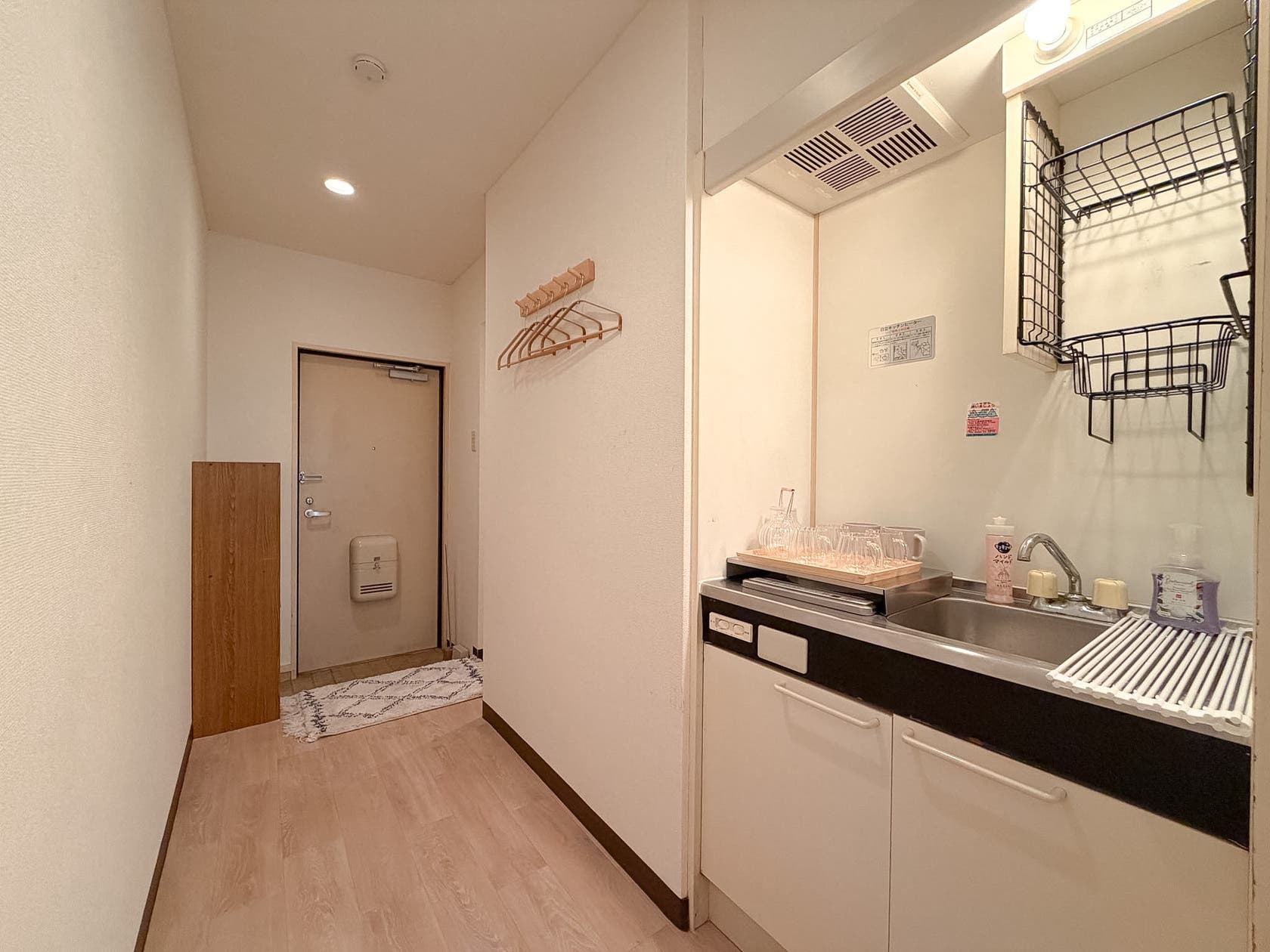 平塚レンタルサロン｜無料駐車場＆駐輪場｜施術ベッド・ヨガ可｜明るい角部屋｜心と身体を整えるの写真11