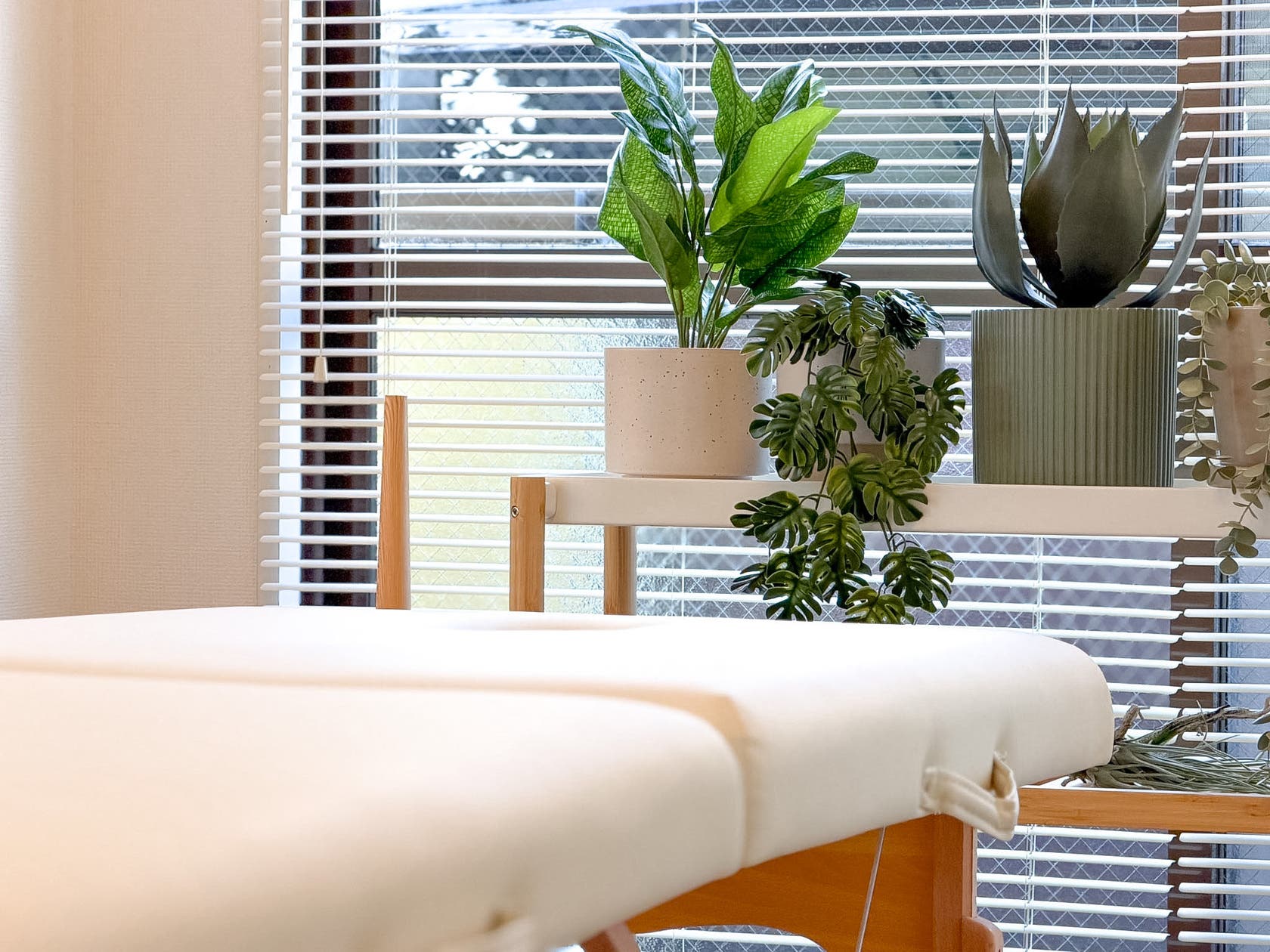 平塚レンタルサロン｜無料駐車場＆駐輪場｜施術ベッド・ヨガ可｜明るい角部屋｜心と身体を整えるの写真15