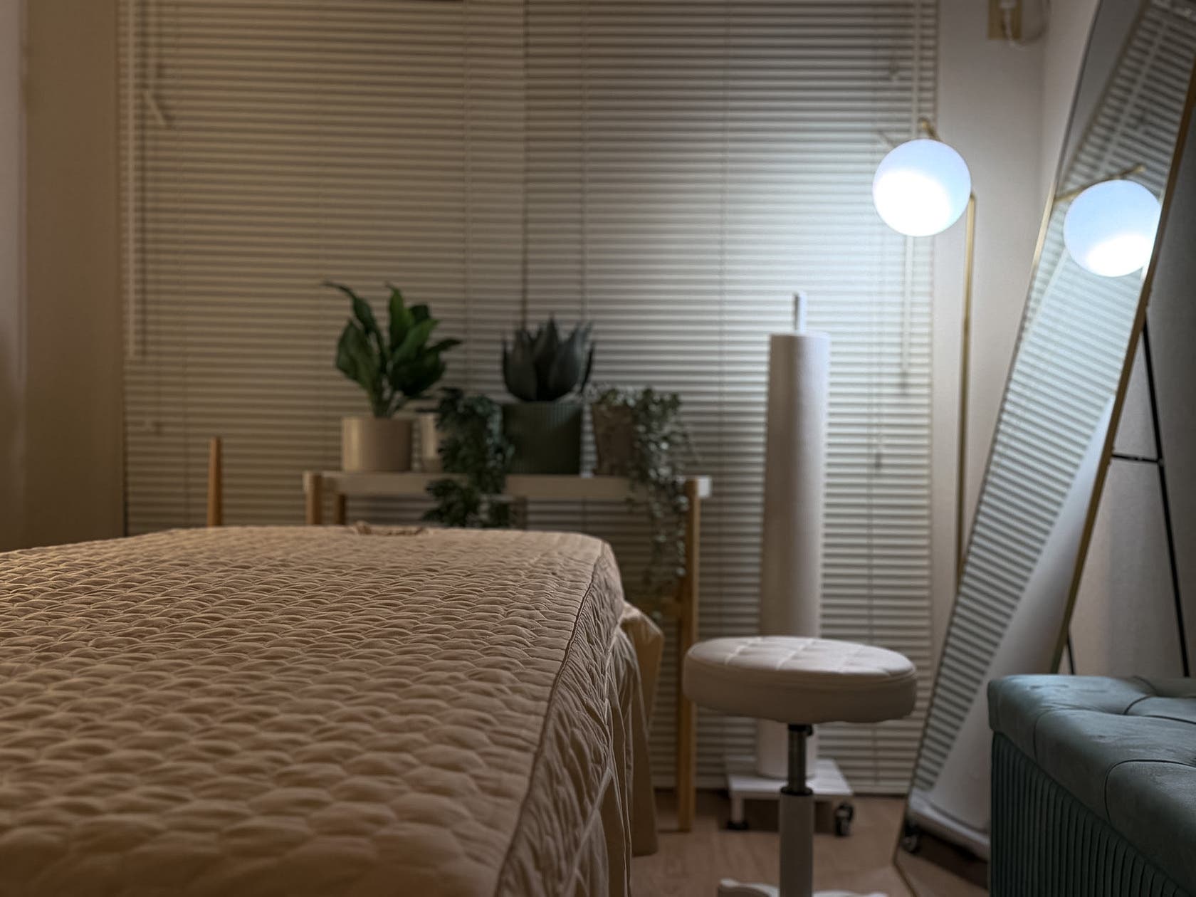 平塚レンタルサロン｜無料駐車場＆駐輪場｜施術ベッド・ヨガ可｜明るい角部屋｜心と身体を整えるの写真30