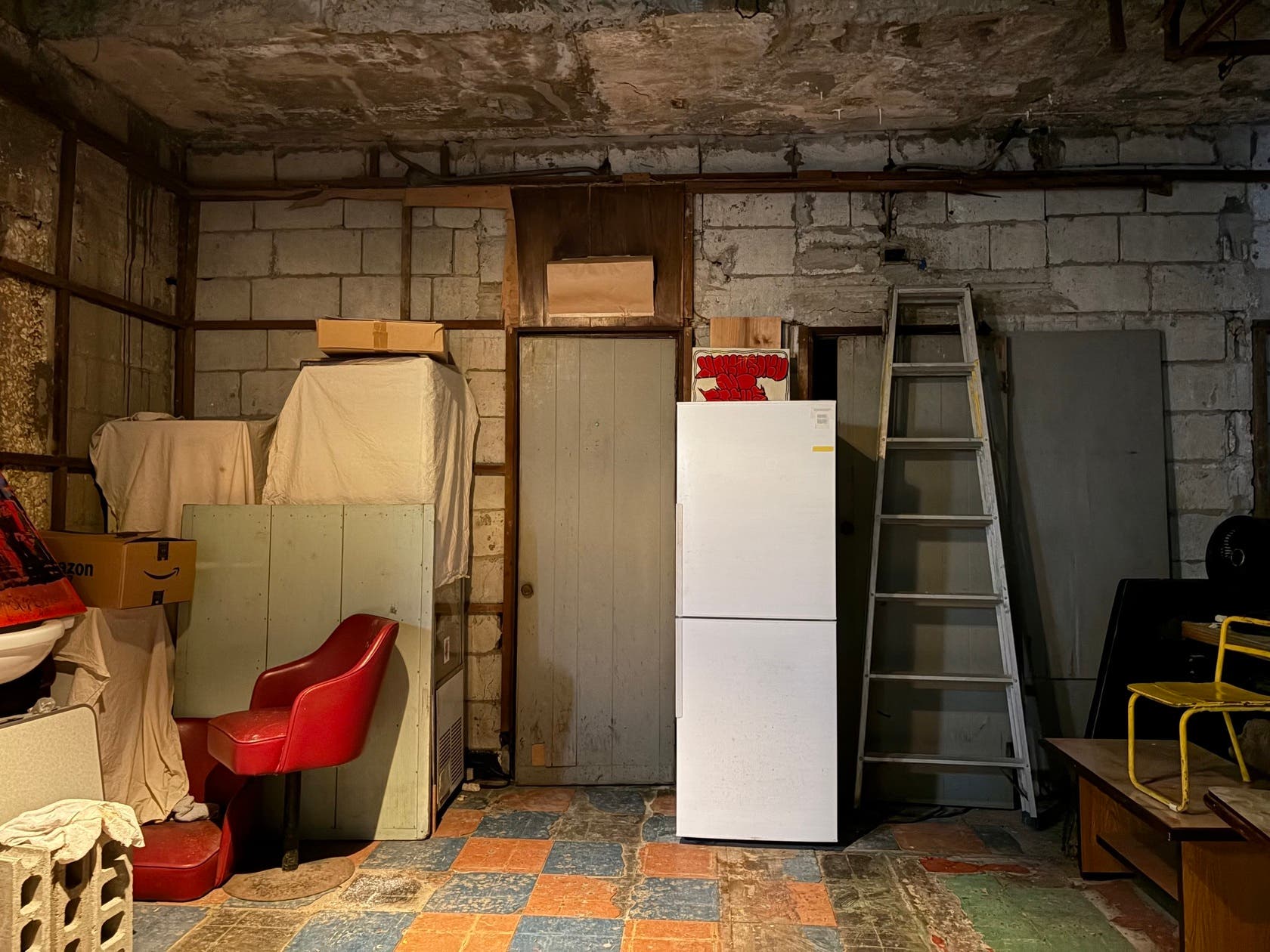 【沖縄市コザ】Aサインバーの面影残る準廃墟。MV・アパレル・ポートレート撮影に『約束の場末』の写真1