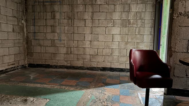 【沖縄市コザ】Aサインバーの面影残る準廃墟。MV・アパレル・ポートレート撮影に『約束の場末』の写真2