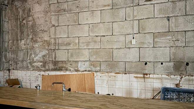 【沖縄市コザ】Aサインバーの面影残る準廃墟。MV・アパレル・ポートレート撮影に『約束の場末』の写真3