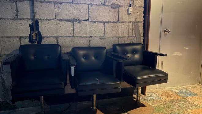 【沖縄市コザ】Aサインバーの面影残る準廃墟。MV・アパレル・ポートレート撮影に『約束の場末』の写真4