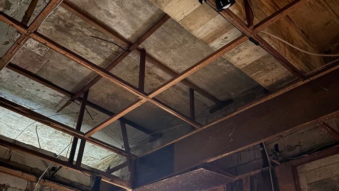 【沖縄市コザ】Aサインバーの面影残る準廃墟。MV・アパレル・ポートレート撮影に『約束の場末』の写真5