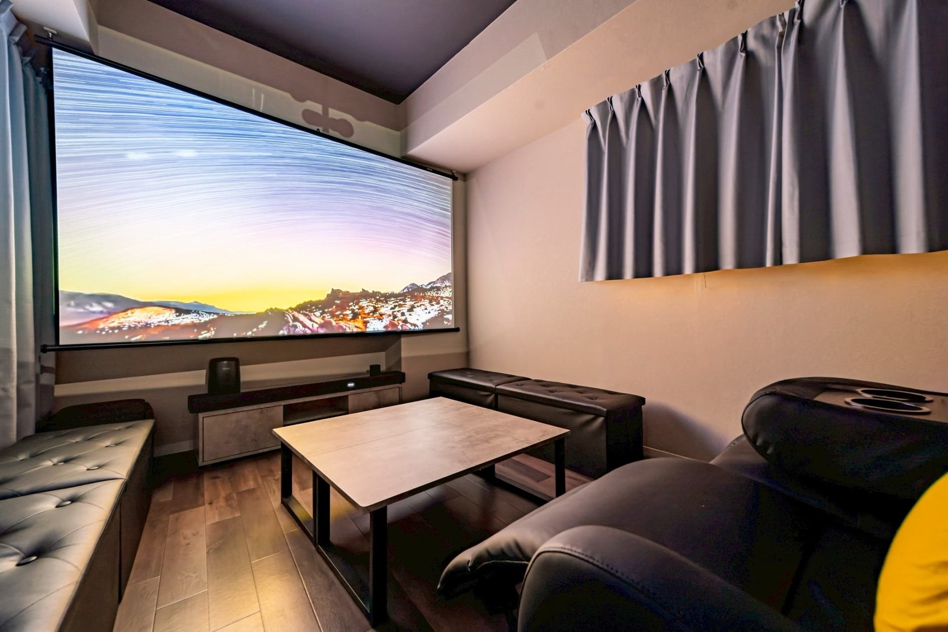 NEW🎊最大16名🉐コスパ💰ﾌﾟﾛｼﾞｪｸﾀ📽️映画🐈‍⬛デート💓ゲーム🎮女子会💗推し活🌟Cinema大阪梅田の写真1