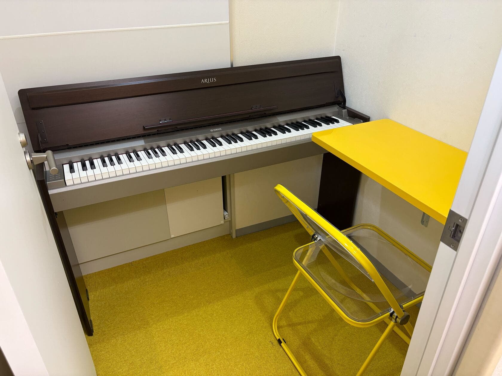 📍センター北駅前✨一人用個室🧑‍💻 静かに集中！Wi-Fi＆モニター完備📲 作業・視聴・物撮りに最適📸の写真2