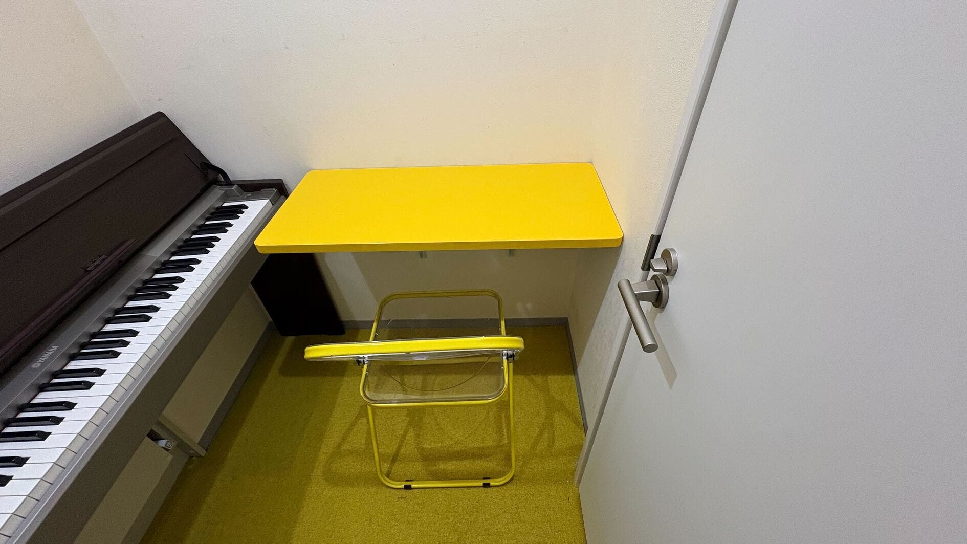 📍センター北駅前✨一人用個室🧑‍💻 静かに集中！Wi-Fi＆モニター完備📲 作業・視聴・物撮りに最適📸の写真3