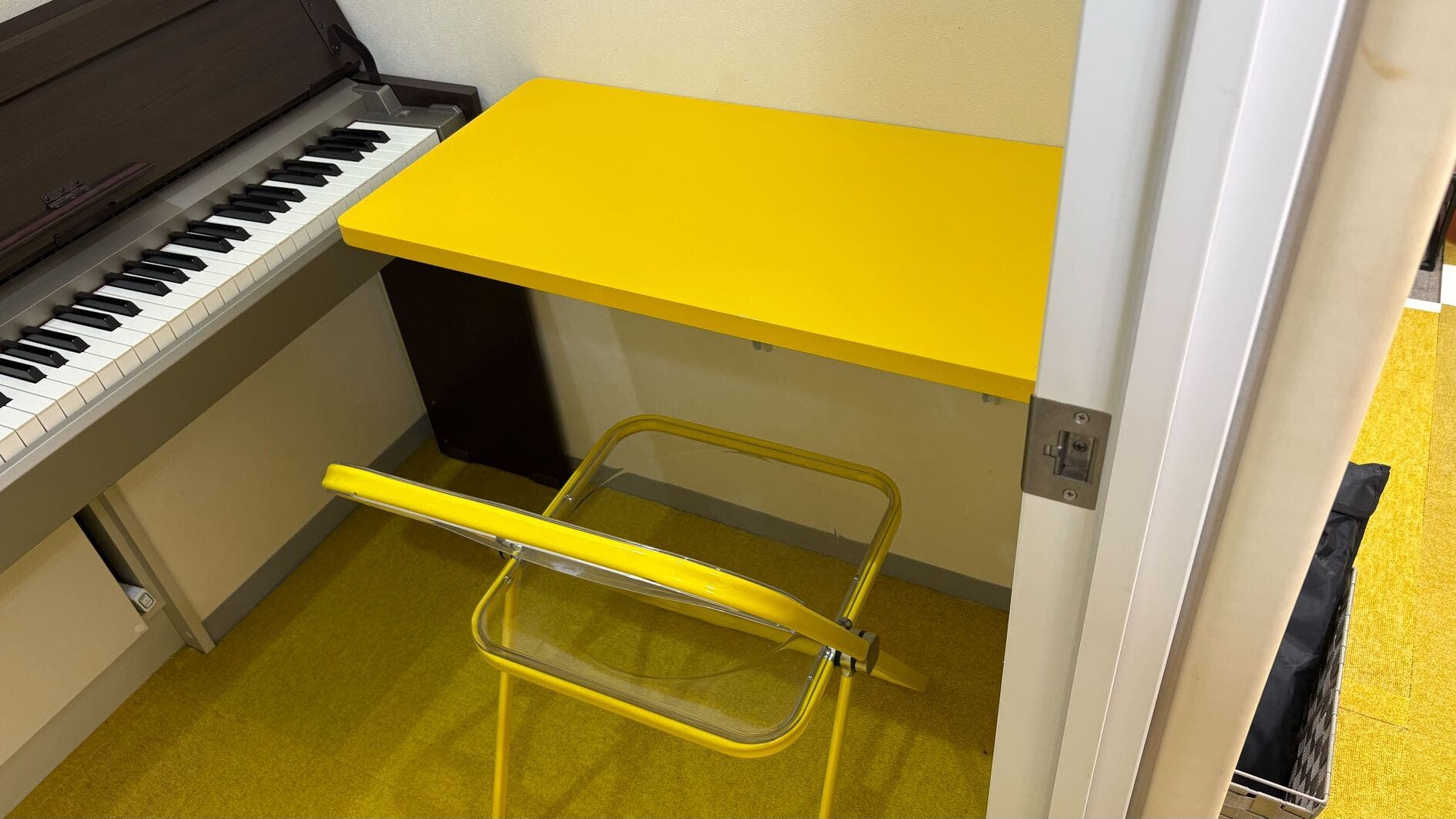 📍センター北駅前✨一人用個室🧑‍💻 静かに集中！Wi-Fi＆モニター完備📲 作業・視聴・物撮りに最適📸の写真4