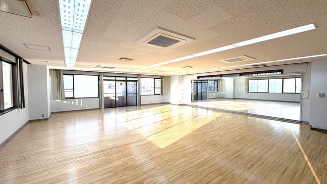 🆕オープン限定特価🉐平塚駅2分地域最大級の広さ116㎡✨大人数レッスン・フォーメーション確認に最適な本格ダンススタジオ💃の写真1
