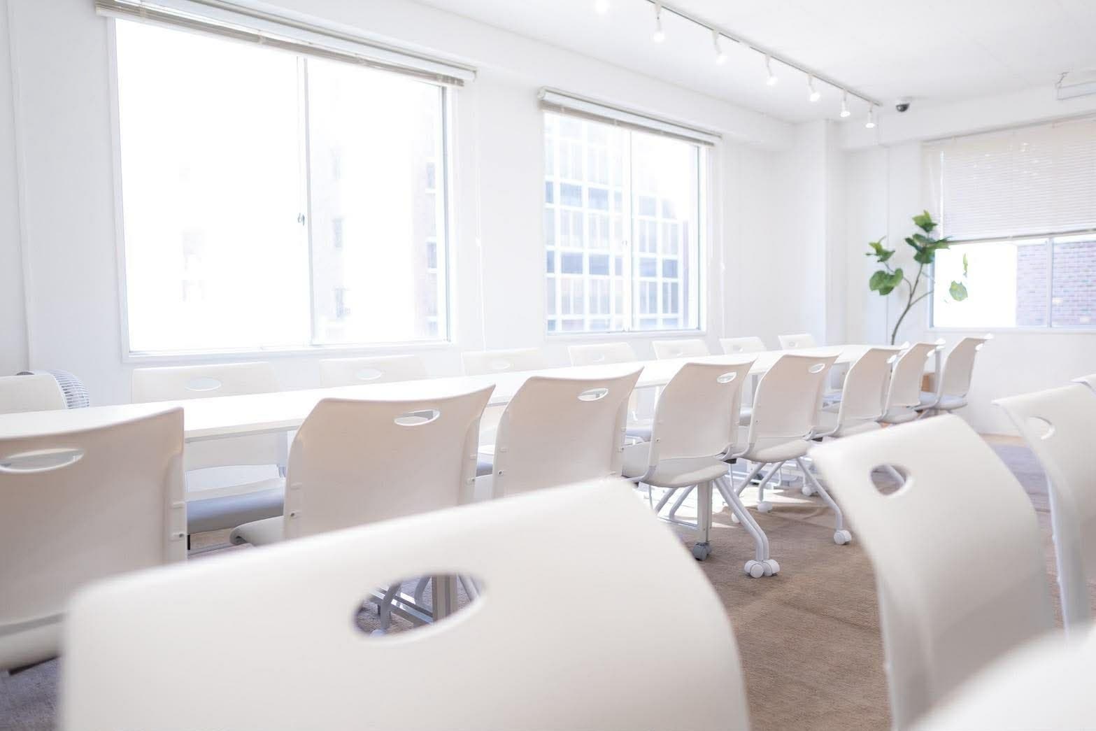 【名古屋駅徒歩3分】10〜30名のセミナーに。参加者の満足度を高める、上質なワンフロア貸切空間の写真1