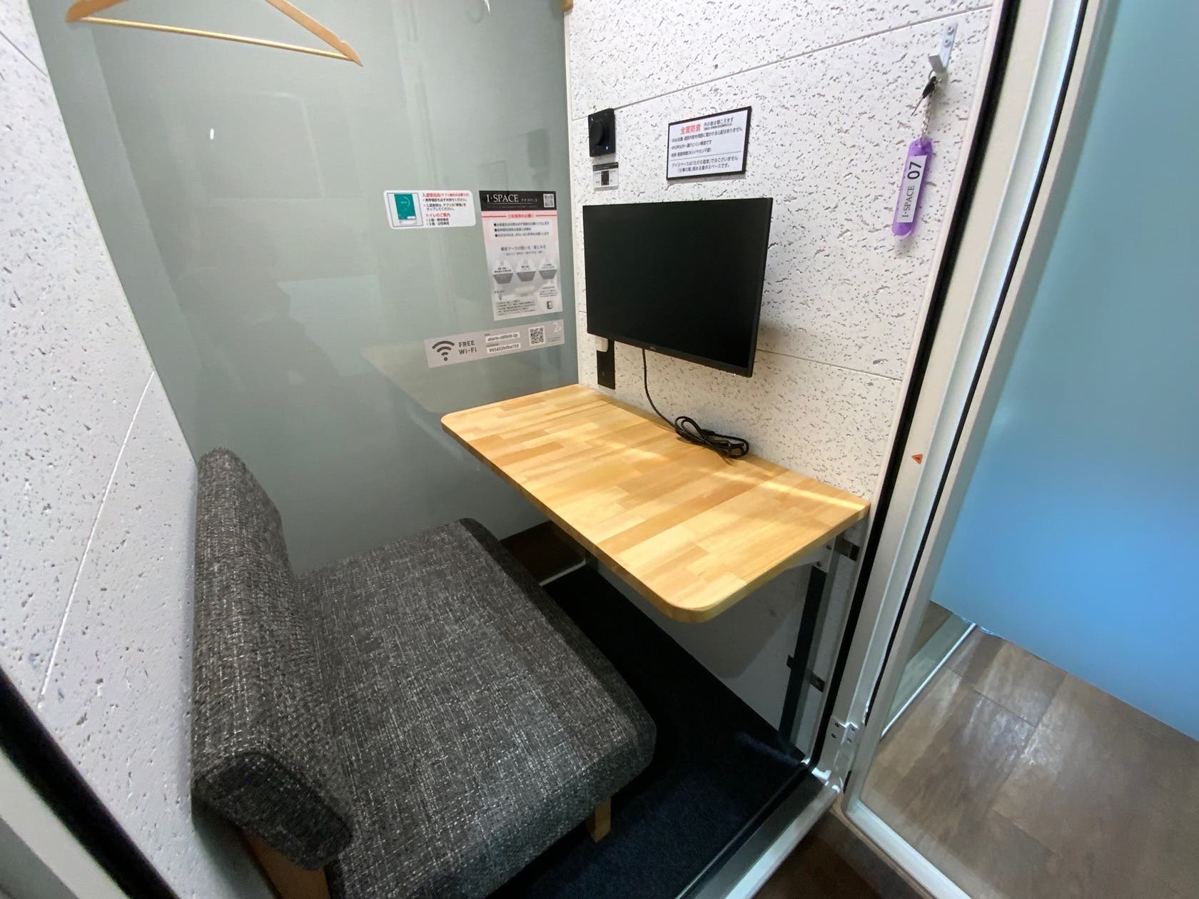 神保町駅徒歩2分。全室防音個室でイヤホン無しのWeb会議や集中作業に最適なワークスペースの写真1