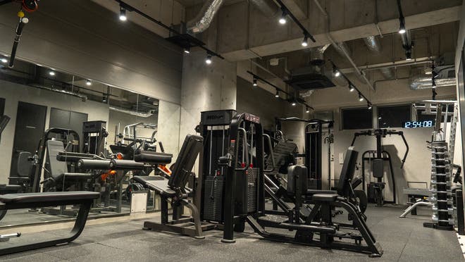 7種類のマシンを完備!渋谷駅【徒歩5分】&天井高3m超|上質でラグジュアリーな極上空間の写真1