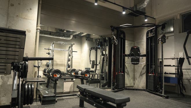 7種類のマシンを完備!渋谷駅【徒歩5分】&天井高3m超|上質でラグジュアリーな極上空間の写真2