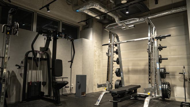 7種類のマシンを完備!渋谷駅【徒歩5分】&天井高3m超|上質でラグジュアリーな極上空間の写真3