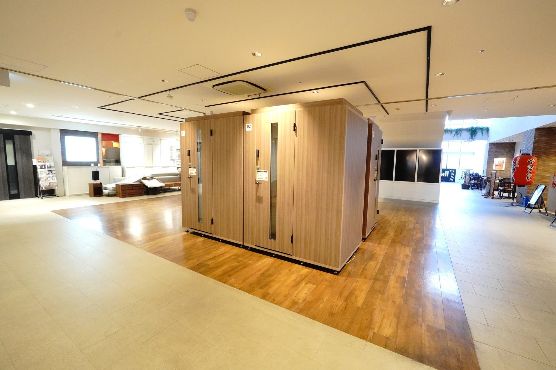 ＜ビズボセンター北駅前No.2＞【換気ファン付完全個室】駅目の前👀徒歩1分🚃Wi-Fi📶電源🔌テレワーク/ZOOMの写真5