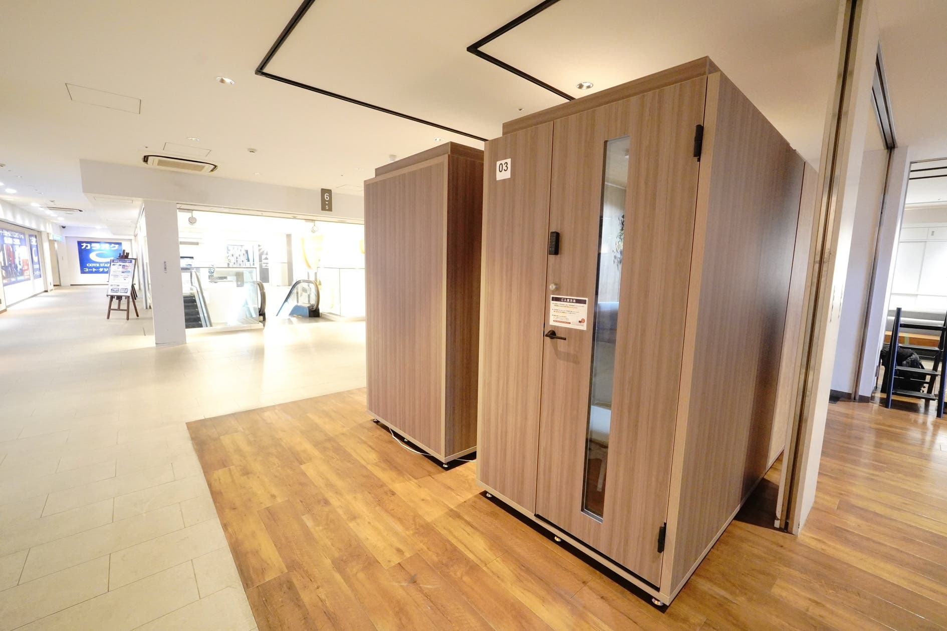 ＜ビズボセンター北駅前No.4＞【換気ファン付完全個室】駅目の前👀徒歩1分🚃Wi-Fi📶電源🔌テレワーク/ZOOMの写真6