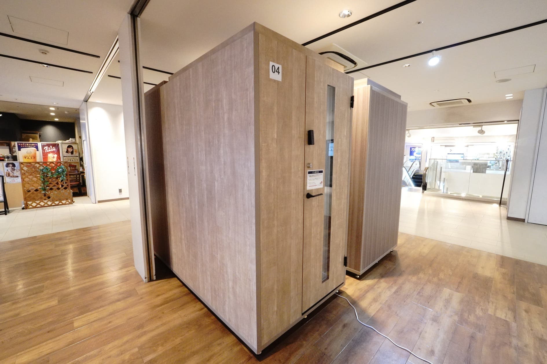 ＜ビズボセンター北駅前No.4＞【換気ファン付完全個室】駅目の前👀徒歩1分🚃Wi-Fi📶電源🔌テレワーク/ZOOMの写真7