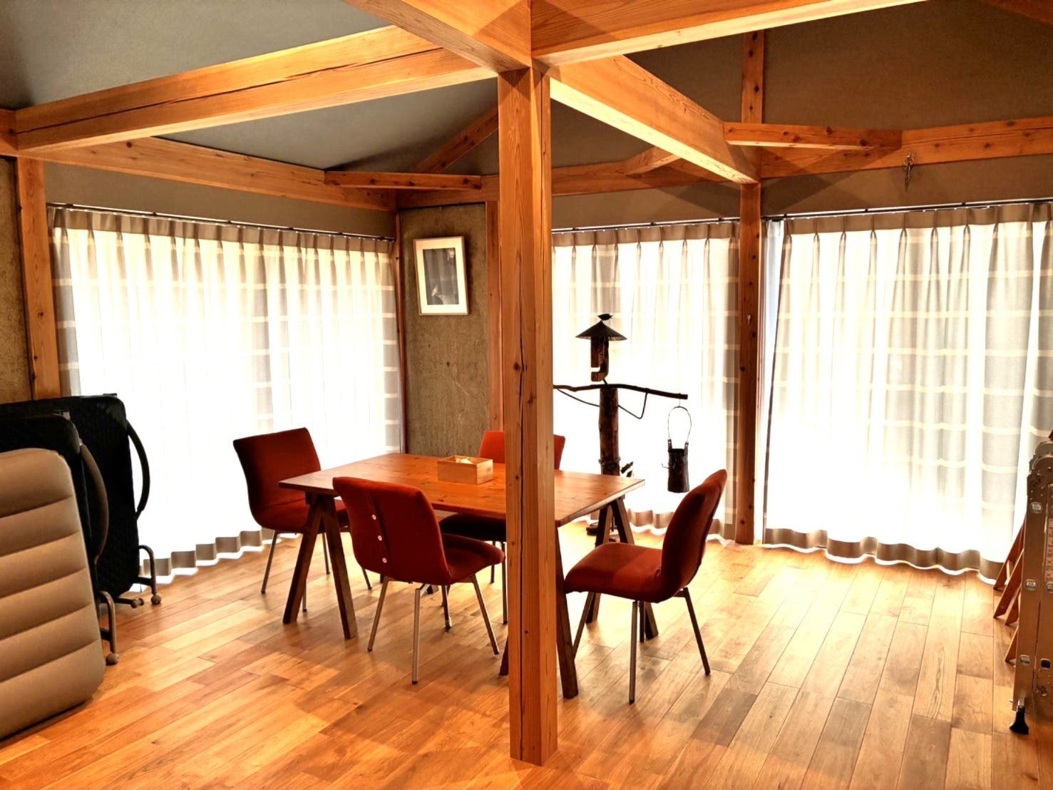 縁側と芝生でゆっくり過ごせる小洒落たバンガローの写真15