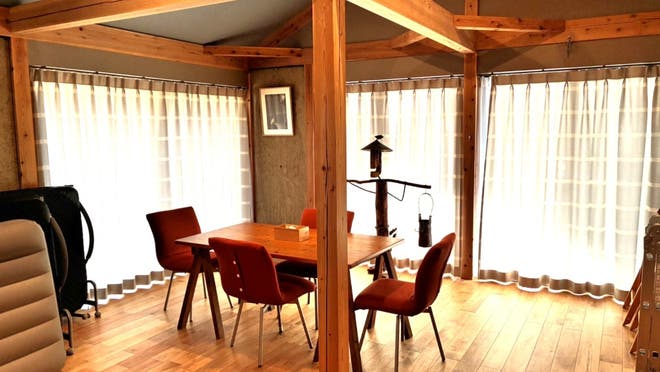 縁側と芝生でゆっくり過ごせる小洒落たバンガローの写真15