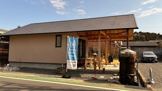 縁側と芝生でゆっくり過ごせる小洒落たバンガローの写真26