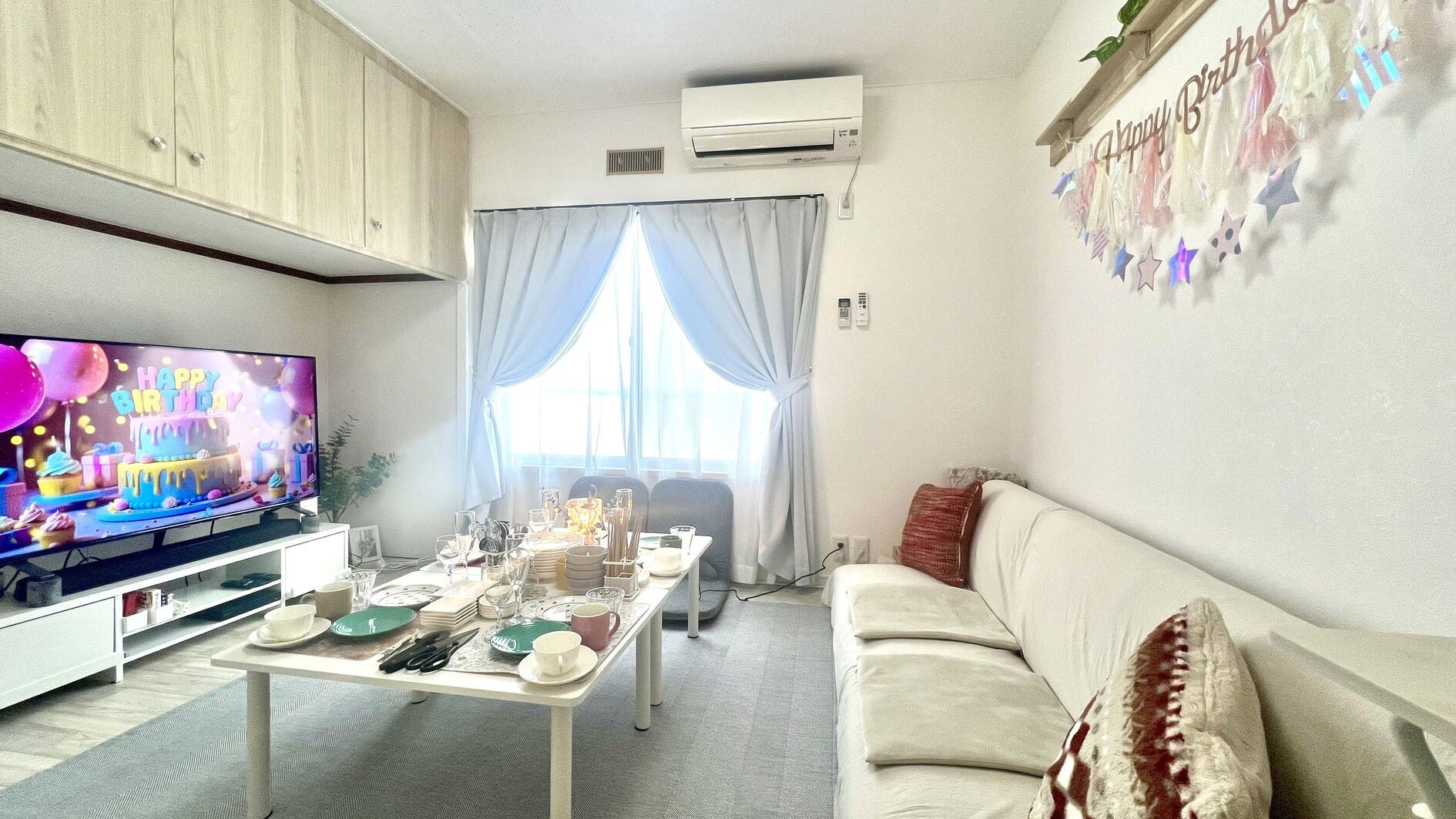 【岡大裏Room🍃】使い放題９時～20時▶定額5500円🚙🅿無料/映画鑑賞/🎀デート/🎂誕生会/MT/勉強にお勧めの写真1