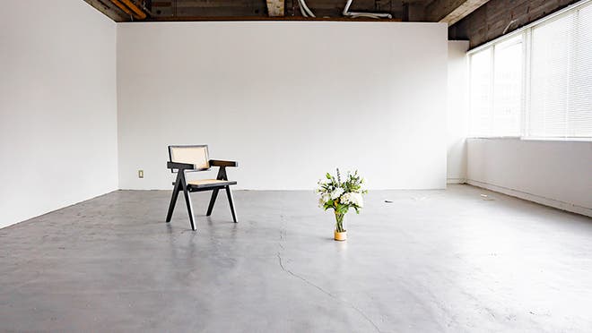 名古屋|30坪大型撮影スタジオ|自然光・白壁|YouTube・MV・商品撮影の写真2