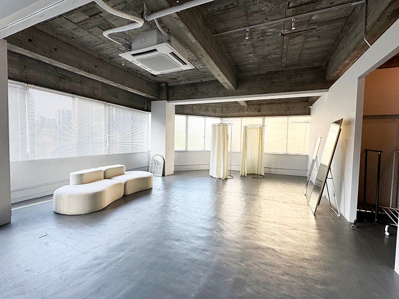 名古屋｜30坪大型撮影スタジオ｜自然光・白壁｜YouTube・MV・商品撮影の写真6