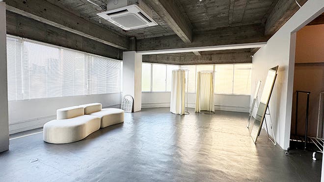 名古屋|30坪大型撮影スタジオ|自然光・白壁|YouTube・MV・商品撮影の写真6