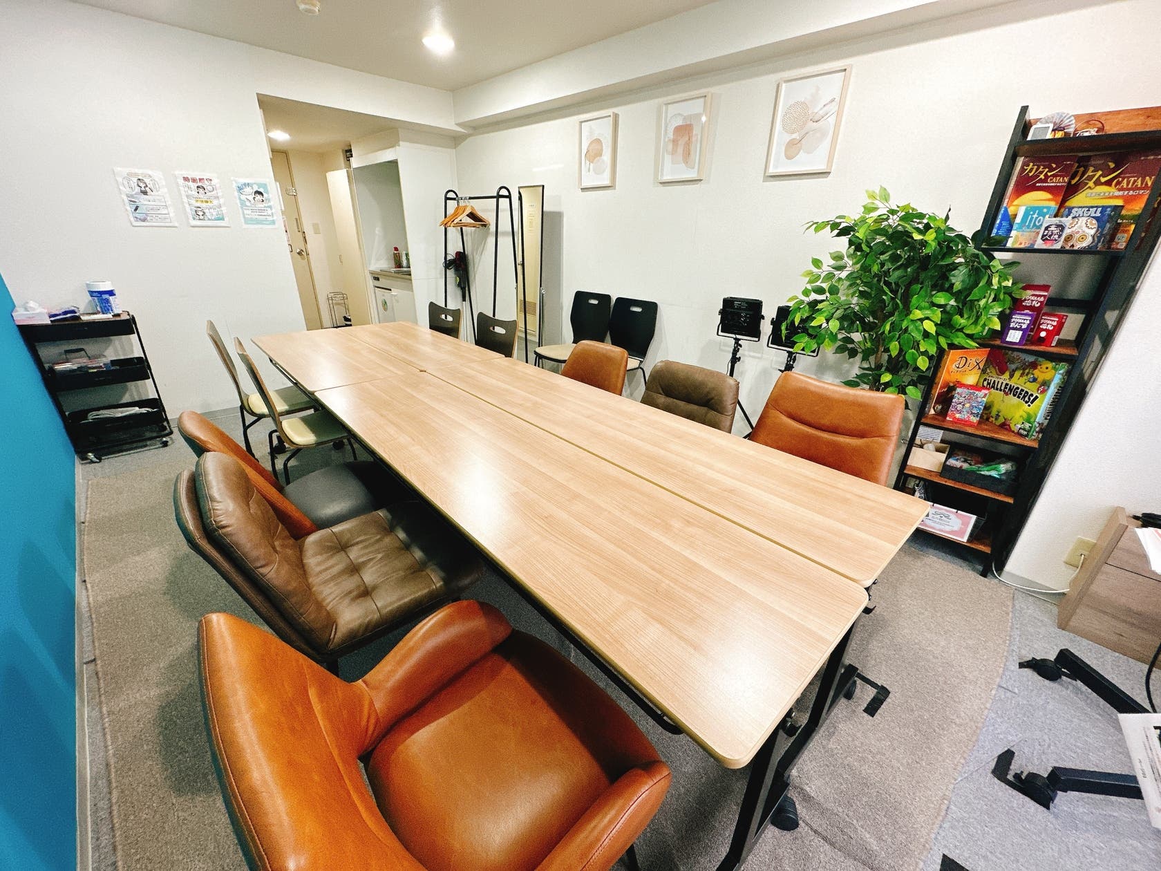 交差点の🌇赤レンガビルが目印🚃神田駅・大手町駅からアクセス良好の10名利用可能な会議スペースです✨の写真3