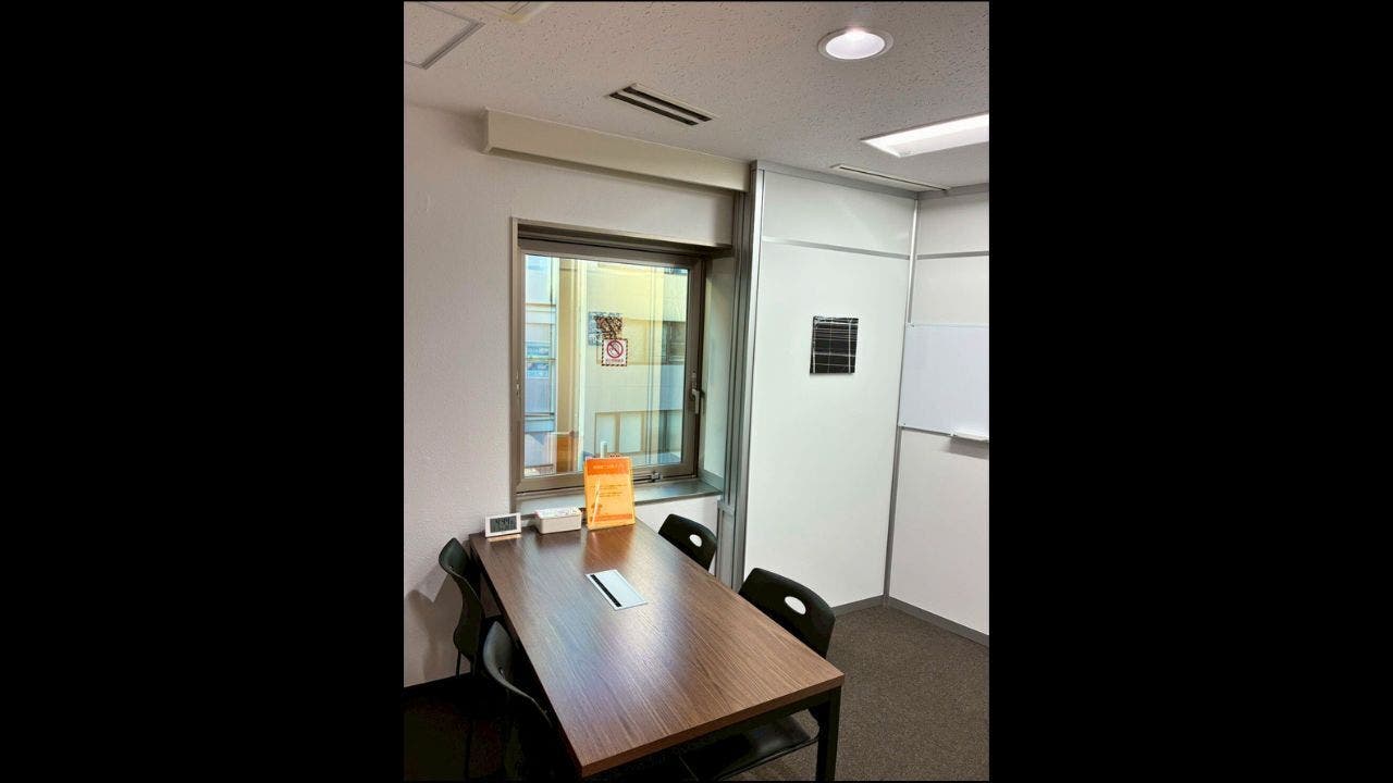 3/5 OPEN✨秋葉原駅/徒歩５分✅直前でも予約可能✅少人数での打ち合わせ✅一人での作業に最適✅ビジネス向けのコンパクト会議室の写真3