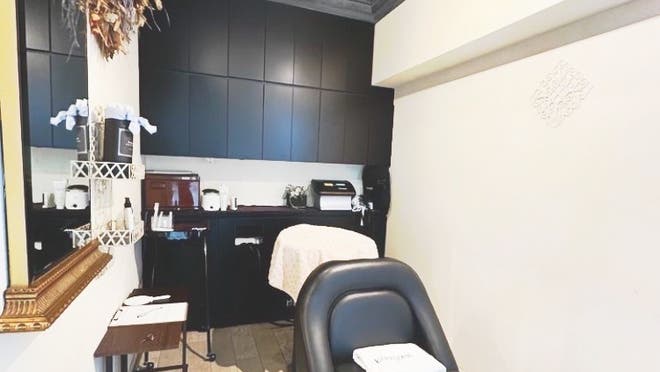 【面貸し・フリーランス】浦和駅徒歩5分のミラーレンタル/白を基調としたおしゃれな内装/落ち着いた美容室の写真2