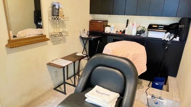 【面貸し・フリーランス】浦和駅徒歩5分のミラーレンタル/白を基調としたおしゃれな内装/落ち着いた美容室の写真4