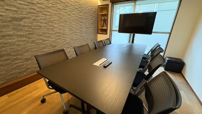 名古屋駅1番出口徒歩2分!最大10名までご利用可能。会議やミーティングにおすすめな貸会議室の写真1