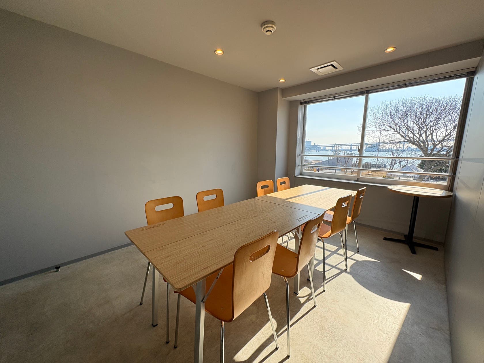 自然光/海/レインボーブリッジ＜A room＞ 撮影やオフサイドミーティングに◎ 新橋からバス1本/駐車場あり/豊洲/勝どきの写真1