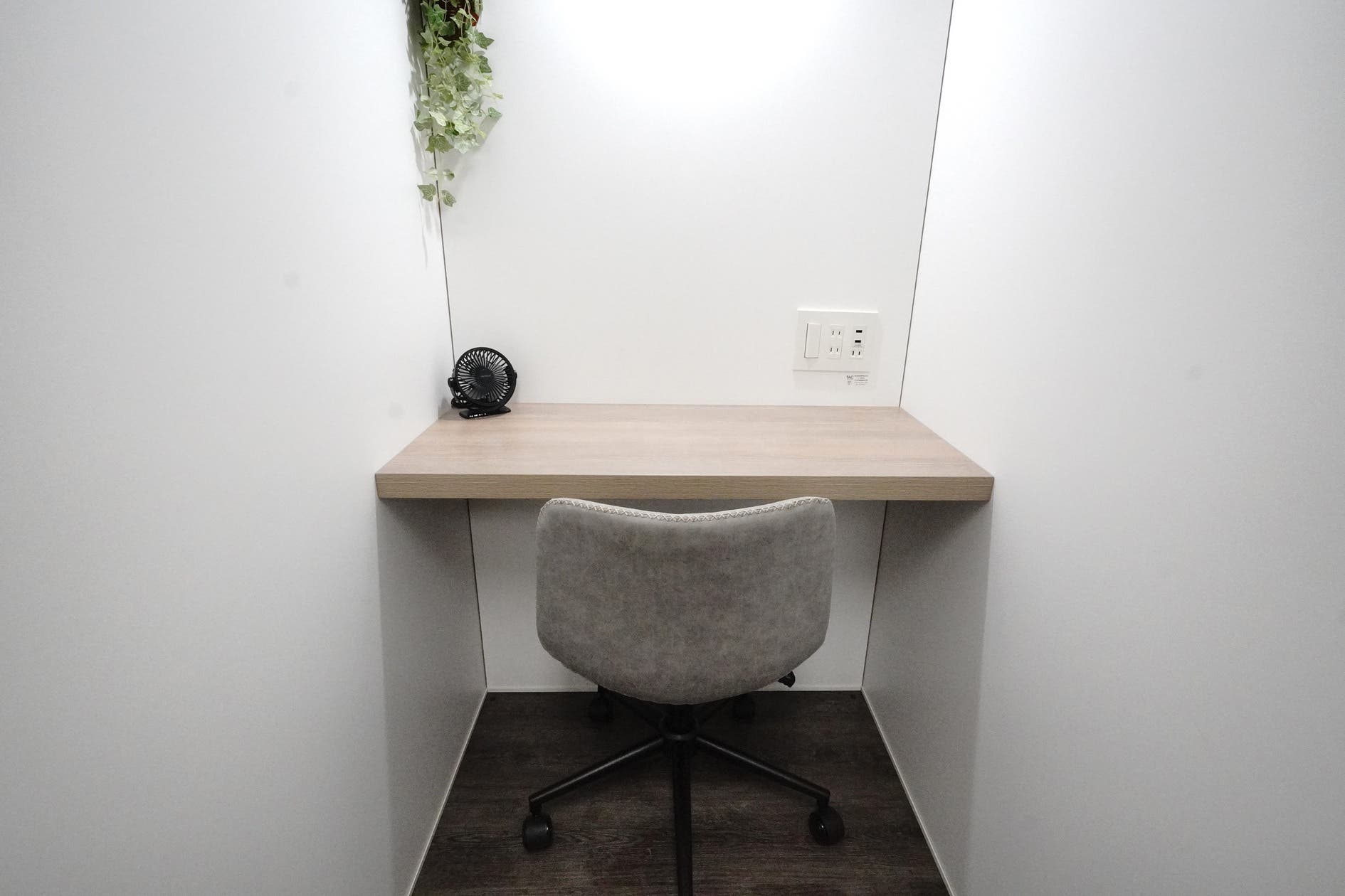 ＜SpemaBOX桜木町ワシントンホテルNo.3＞1人用個室💼駅徒歩1分🚃Wi-Fi📶電源🔌テレワーク/Web面談/作業の写真4