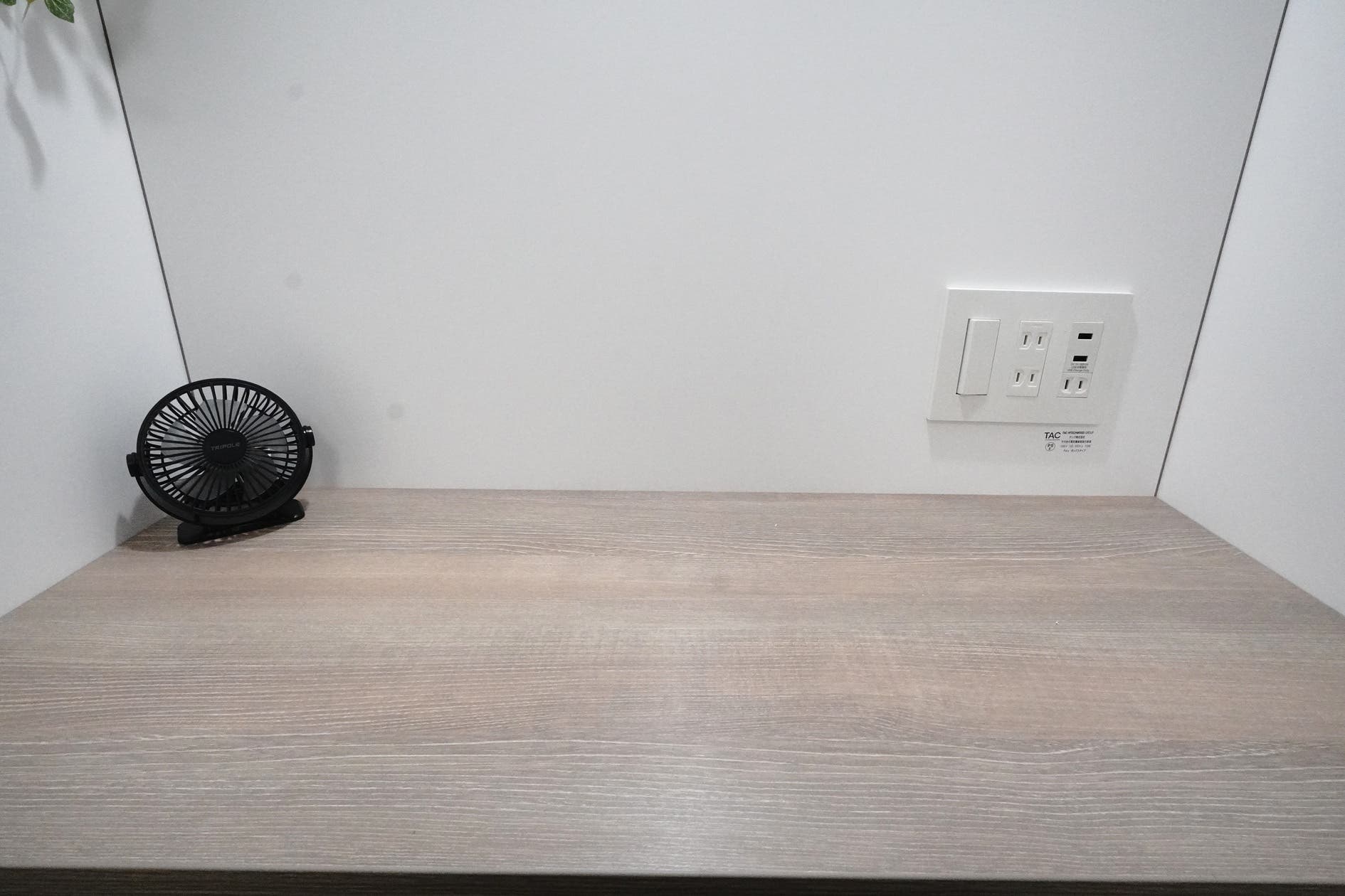 ＜SpemaBOX桜木町ワシントンホテルNo.4＞1人用個室💼駅徒歩1分🚃Wi-Fi📶電源🔌テレワーク/Web面談/作業の写真3