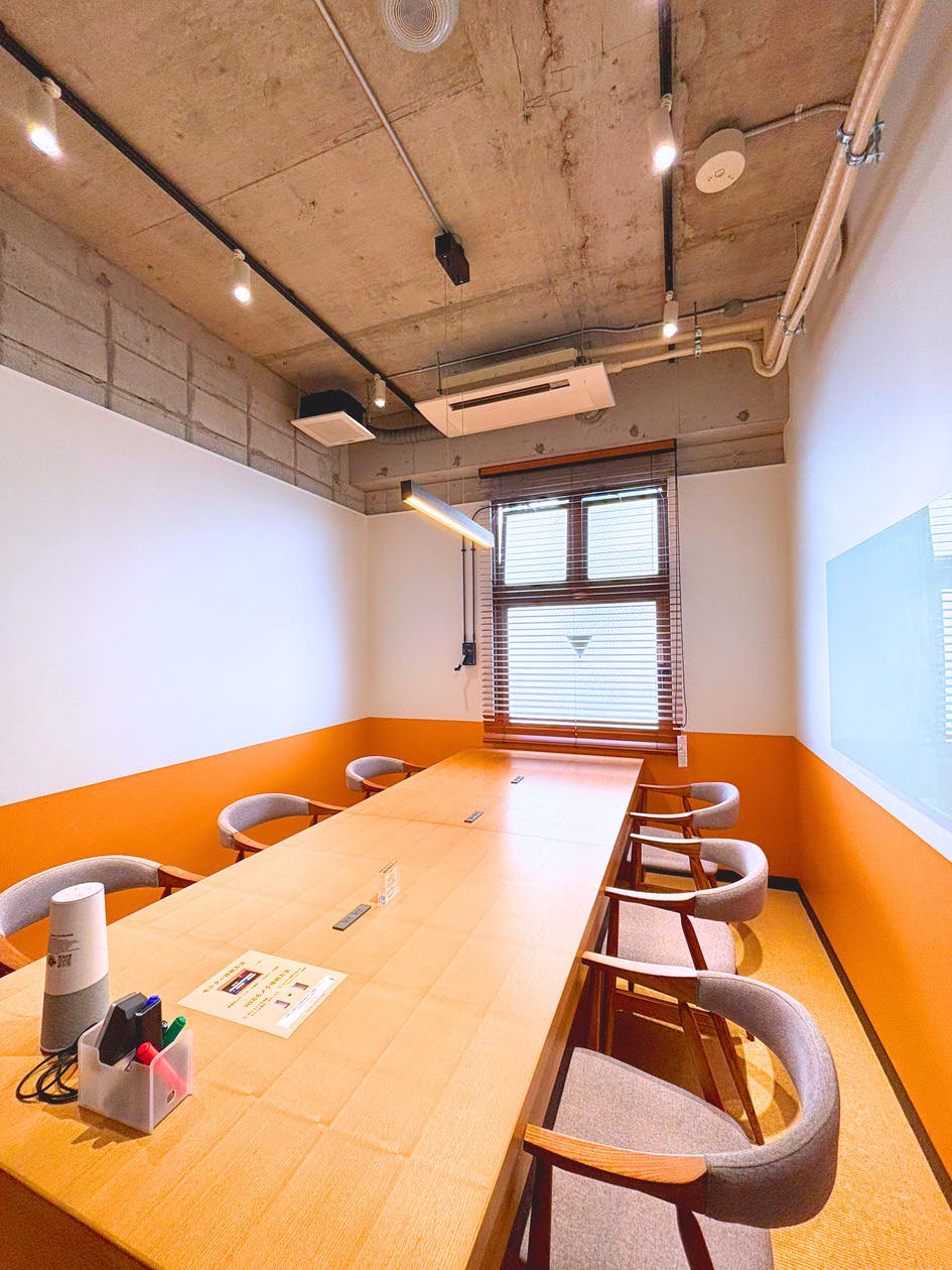 【旭橋駅徒歩5分】リノベーションチームが手掛けた会議室｜Wi-Fi・モニター完備｜会議や打ち合わせに最適な空間の写真3