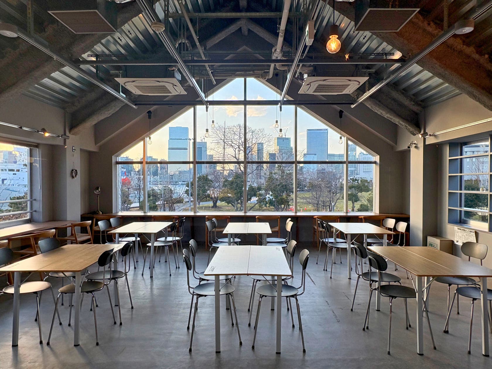 自然光/海/レインボーブリッジ 撮影やオフサイドミーティングに◎ 新橋からバス1本/駐車場あり/豊洲/勝どき/お台場/有明/竹芝の写真1