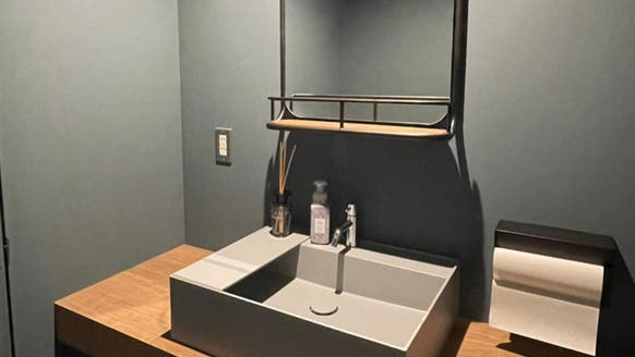 小禄駅から徒歩5分ほど。ネイル、カウンセリング、占い、などにも。の写真3